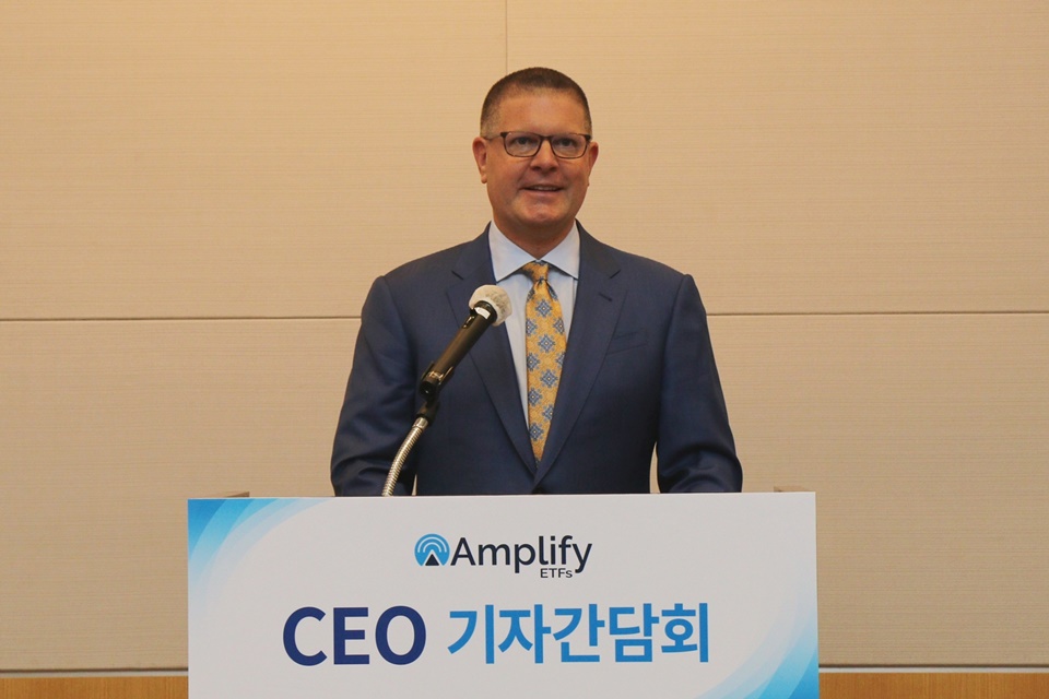 앰플리파이 CEO “美 ETF 시장, 2027년 뮤추얼 펀드 넘어설 것”
