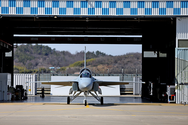 KAI, 4兆 안겨준 폴란드 수출형 FA-50 첫 출고