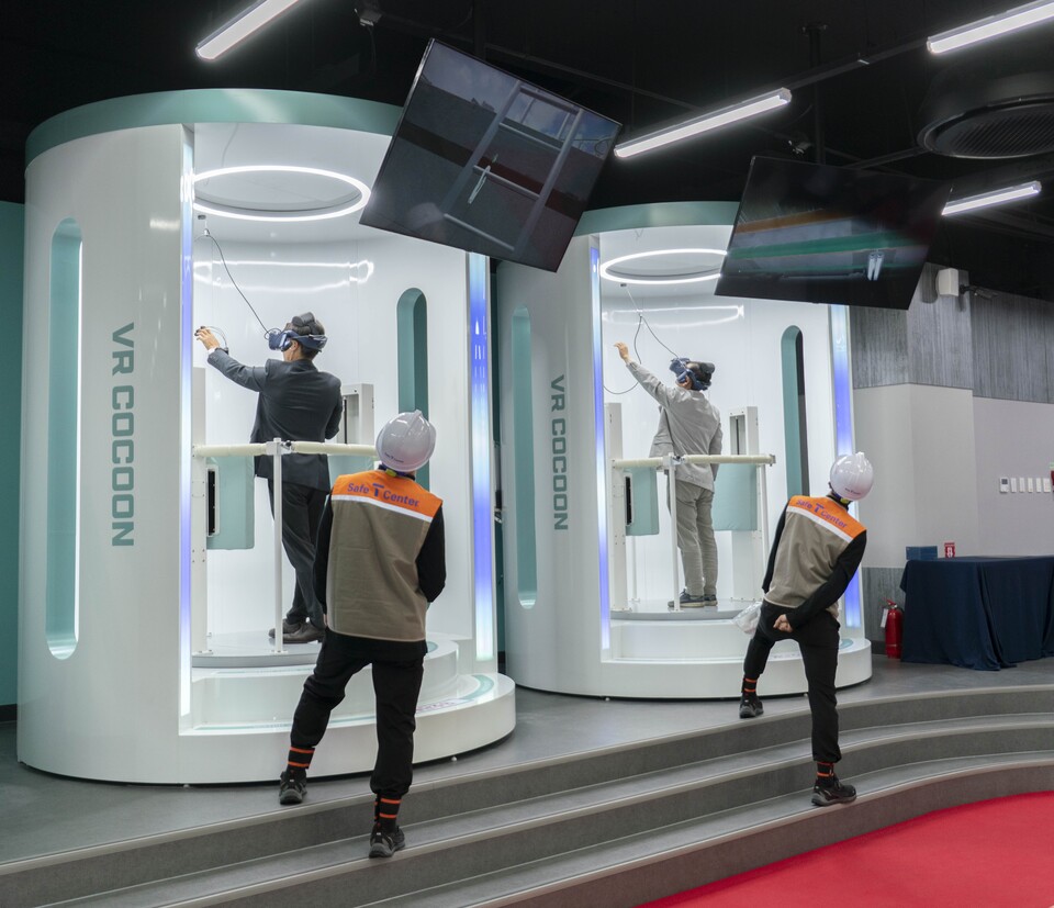 [르포] “VR 추락에 화들짝”...ICT로 무장한 SKT의 안전교육