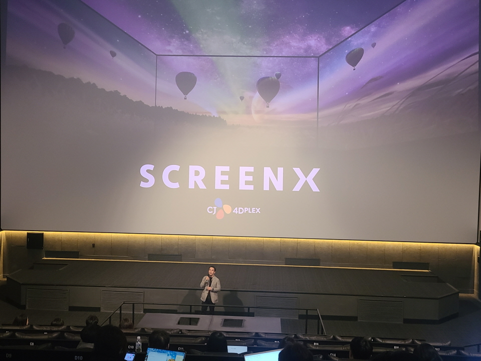 [현장] CGV ‘천장 확장’ 스크린X 첫 선…“압도적 몰입감 전달”