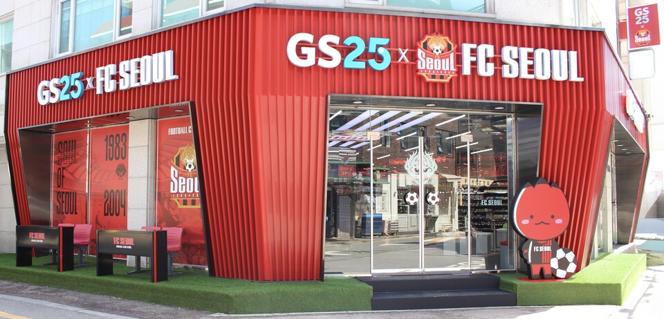 GS25 vs CU, ‘유통’ 넘어 ‘플랫폼’ 전쟁…택배·스포츠에 승부수